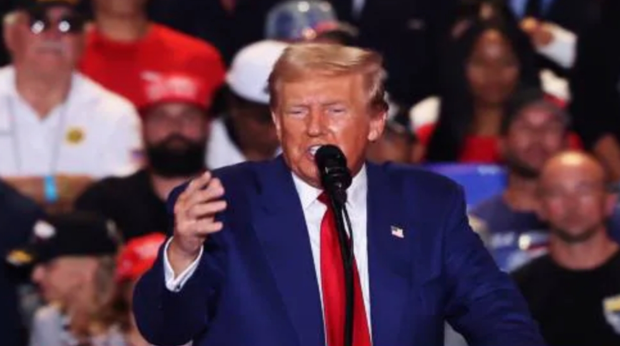 Trump Vows to Save Flavored Vaping Products if Elected - Ecigator