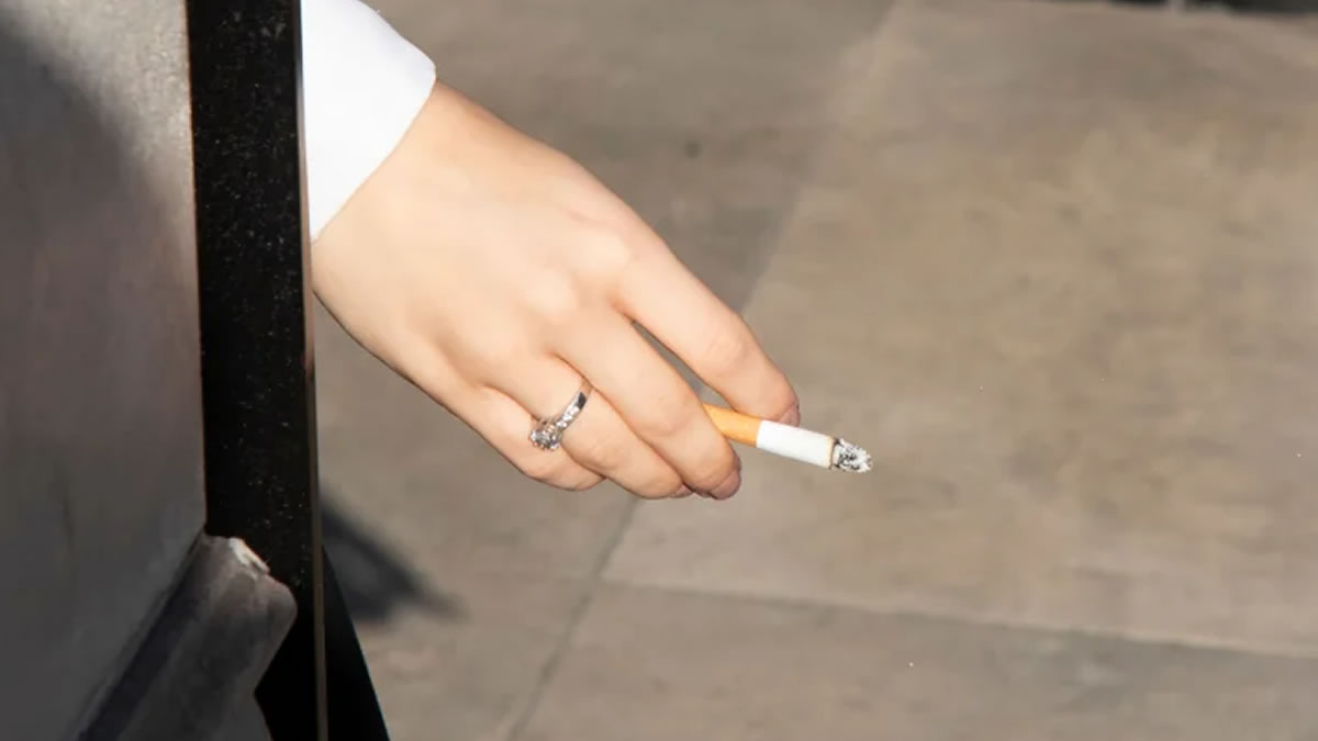 Cigarette Smoking Cuts Life Expectancy by 20 Minutes - Ecigator