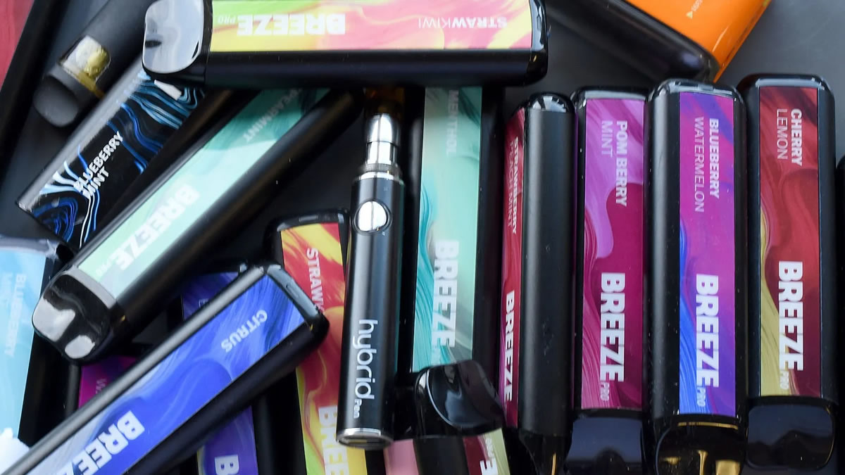 Arizona Retailers Accuse Altria on Flavored Vape Ban