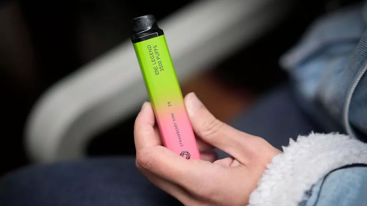 UK Airline Vape Rules: Flying with Ryanair, easyJet, Jet2, TUI & BA ...