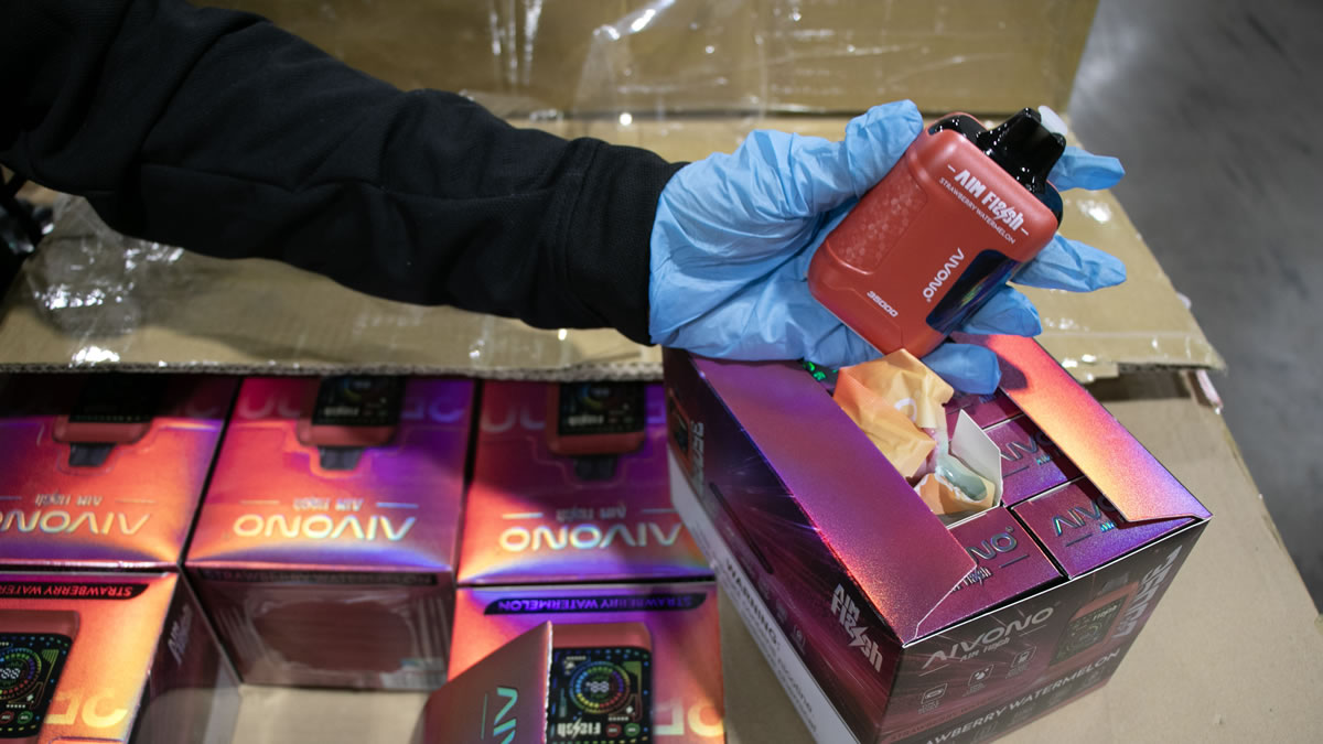 FDA & CBP Seize $34M Illegal E-Cigarettes in Chicago - Ecigator