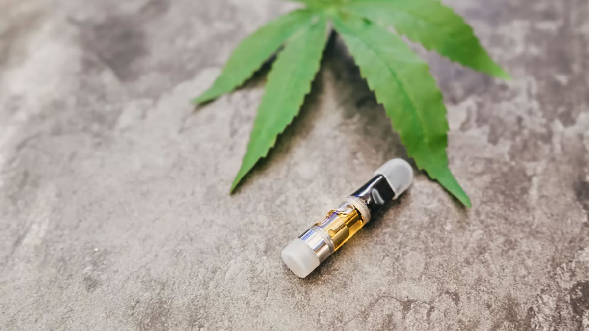 HHC Vapes: What Are They & Are They Safe? - Ecigator