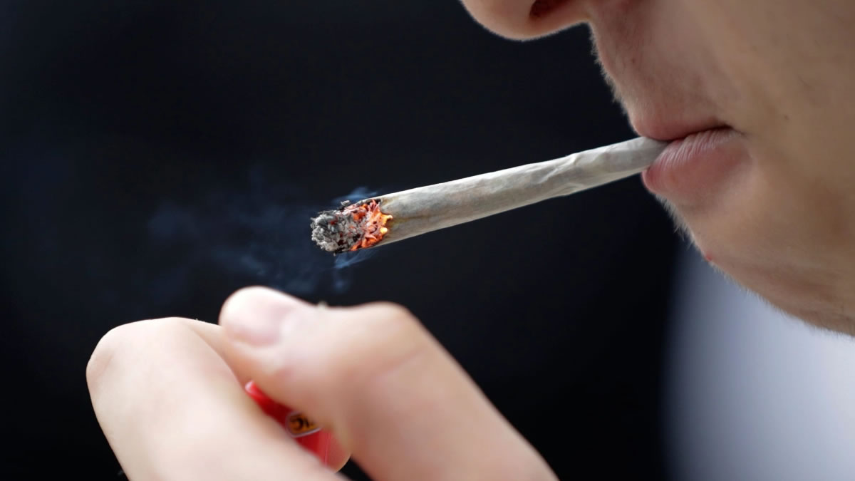 Can You Smoke Hemp in Wisconsin Rentals? Legal Guide - Ecigator